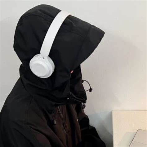 Retro Classic 90s Silver Earphone Cable Style Headset Babes Wear And