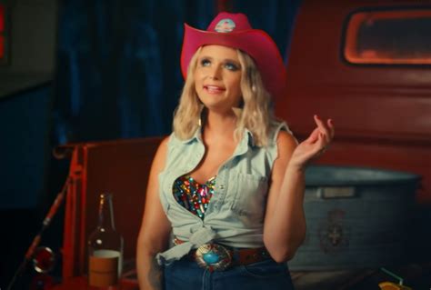 Country Singers Flaunting Their Abs In Sexy Crop Tops Photos Life And Style