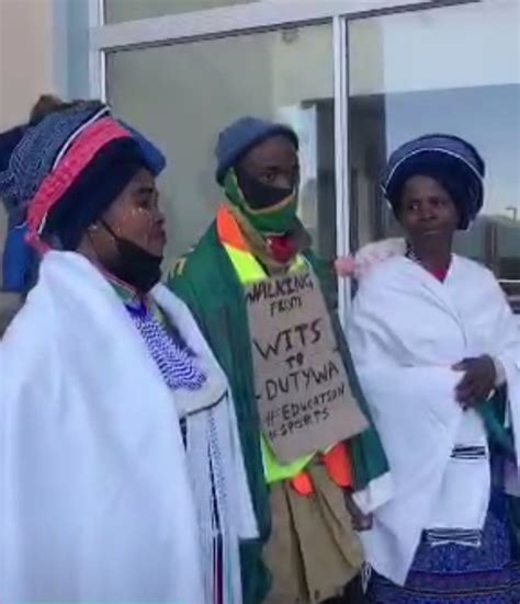 Ufikile Edutywa Emva Kokuhamba Ngeenyawo I800km