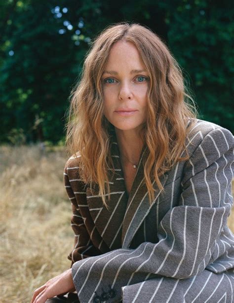 راز ست کردن کت و شلوارهای راه‌راه را از مشهورترین زنان دنیا یاد بگیرید چی بپوشم