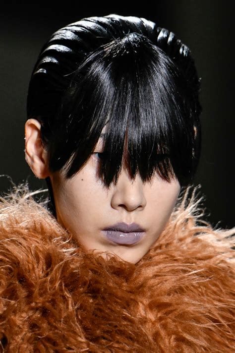macro bangs trend paris fashion week 2024