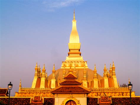 무료 이미지 황금의 Luang 신전 관광 여행 비엔티안 건물 건축물 종교적인 기념물 불교의 전국의 경계표