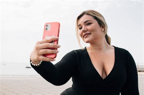 Page 12 Fat Girl Selfie Images Free Download On Freepik