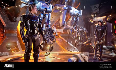 L R Charlie Hunnam As Raleigh Becket And Rinko Kikuchi As Mako Mori