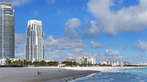 Download Miami Beach Dark Thick Clouds Picture