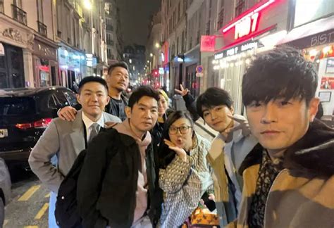 周杰伦与王俊凯一起逛街 哥俩同框合照感情好
