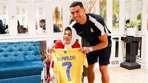 Profil Fatima Hamami Pelukis Yang Dipeluk And Bikin Christiano Ronaldo Terancam Hukuman Cambuk
