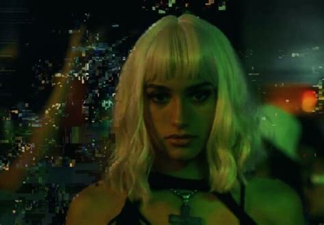 Sin Señal Lyrics Meaning In English Quevedo And Ovy On The Drums Lyrics Translated