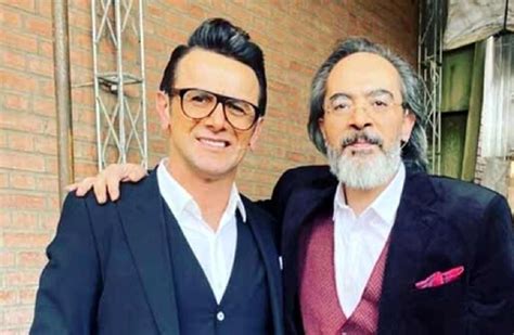 امین حیایی من نظافتچی صدا و سیما بودم یه روز داشتم توی صدا وسیما تِی می‌کشیدم که با کارن