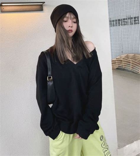 시크온미 여성 무지 브이넥 오버핏 나그랑 맨투맨 민소매 나시 세트 검정
