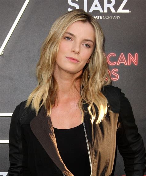 Betty Gilpin American Gods” Premiere In Los Angeles 4202017