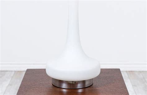 Mid Century Modern Frosted Glass Table Lamp By Laurel For Sale At 1stdibs