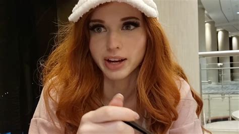 Amouranth Suffers Another Stalker Scare At Twitchcon San Diego Had To Get Security Involved