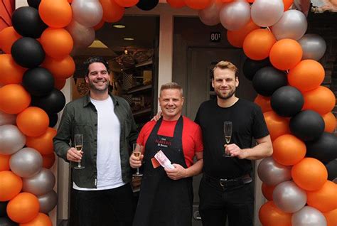 Verrassing Voor Jubilerende Slager Cees De Bouter Er Komt Nieuwe Worst Van Brandt En Levie