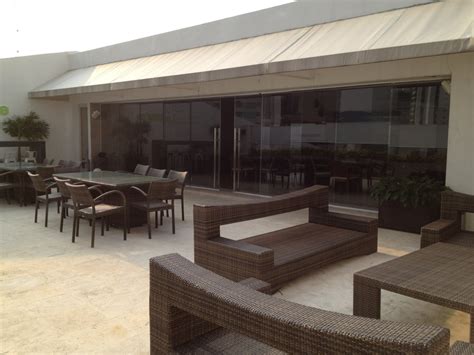 Foto Ventanal Salón De Fiestas De Vidrio Y Aluminio Colón 309425 Habitissimo