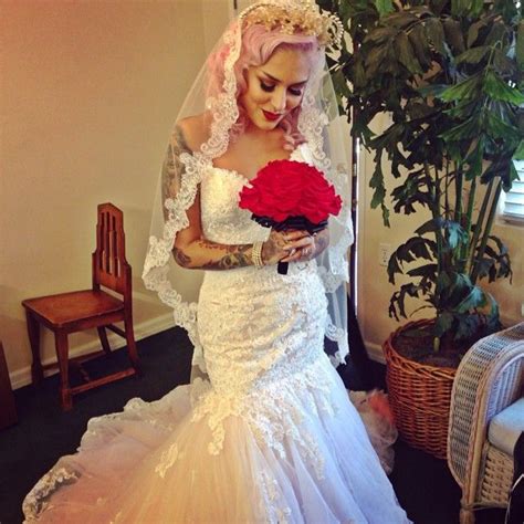 10 Hot Sexy Lora Arellano Bikini Pics