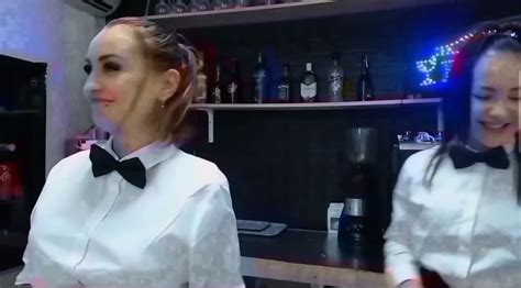 Meseras Masturbándose A Escondidas En El Bar Eporner