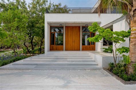 This Home Is Influenced By Biomorphism Architecture The Grid Architects