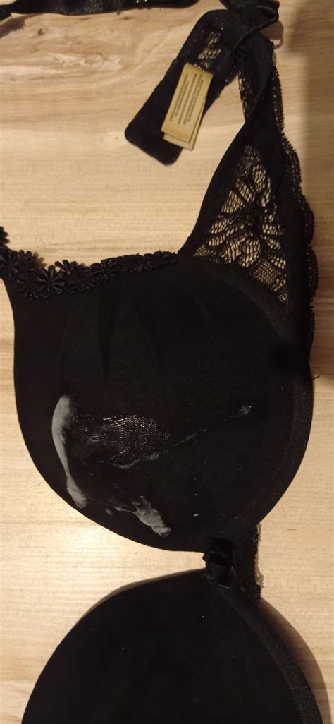 Another Load On Sisters Bra Rcumonbras Another Load On Sisters Bra Rcumonbras