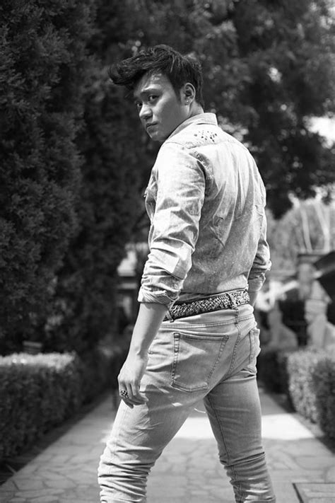 朱杰野性写真曝光 都市牛仔一身帅气新浪图片