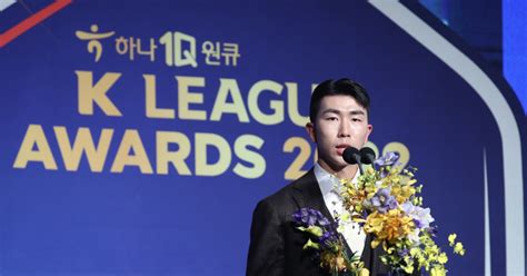 수상소감 밝히는 유강현