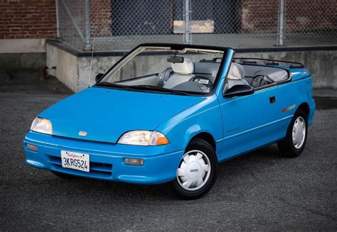 The Geo Metro Convertible Is A Laughably Mediocre Car From The 80s