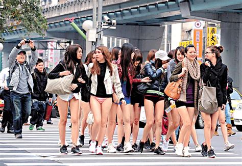【速報】台湾少女がノーパンツデーにノーパンツで街を練り歩く 2のまとめr
