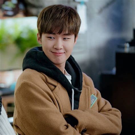 이태원 단밤포차 On Instagram 어떻게 봐도 잘생겼어 🌼 근수야 기억나 우리 루브르 박물관 털다가 너가