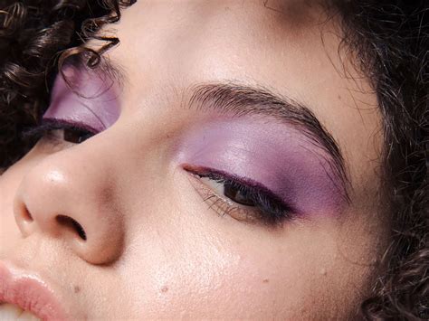How To Keep Makeup From Creasing Around Eyes Saubhaya Makeup