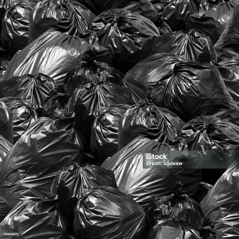 폐기물 배경 쓰레기 봉투 검은 쓰레기통 쓰레기 덤프 쓰레기통 쓰레기 쓰레기 쓰레기 쓰레기 비닐 봉지 더미 쓰레기 쓰레기 질감
