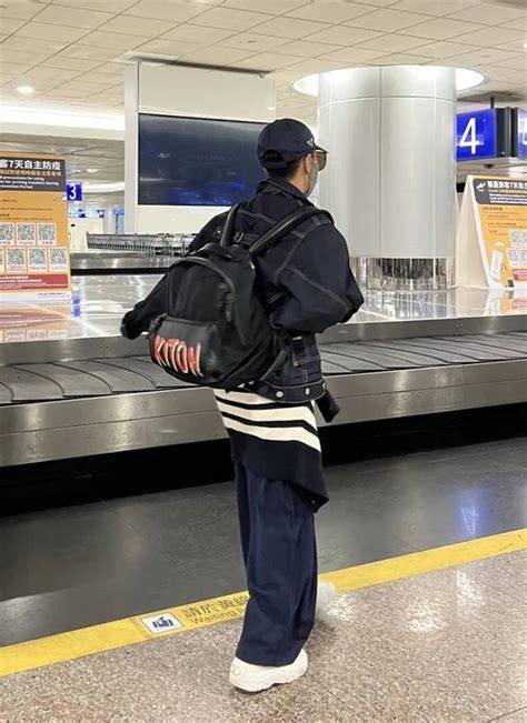 패션엔 서정희 헤드셋 끼고 룰루랄라 암투병에도 신난 대만 가족 여행룩