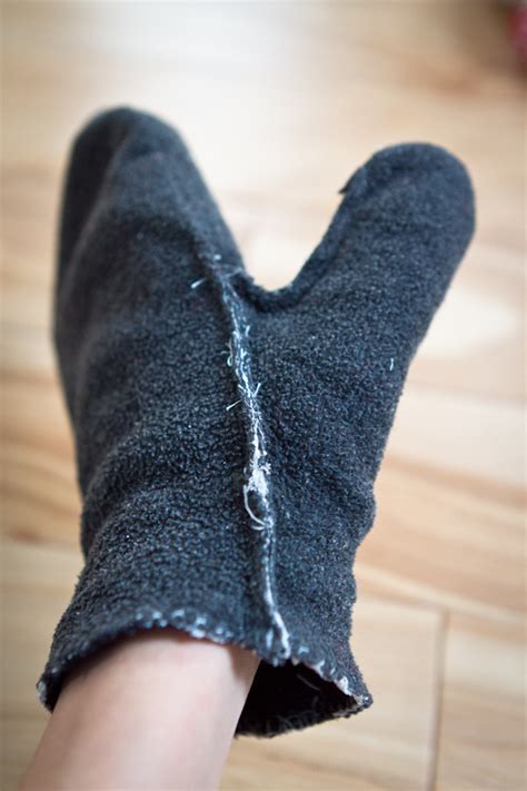 Candy Cane Mitten Pattern