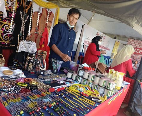 Peniaga Kraf Sanggup Datang Dari Jauh Untuk Sertai Mini Kudlimbang Utusan Borneo Online