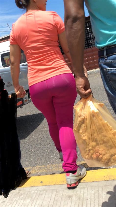 Mujeres Caderonas Usando Calzas Pegadas Mujeres Bellas En La Calle