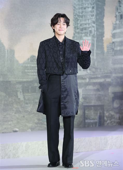 E포토 강유석 밝고 귀여운 매력