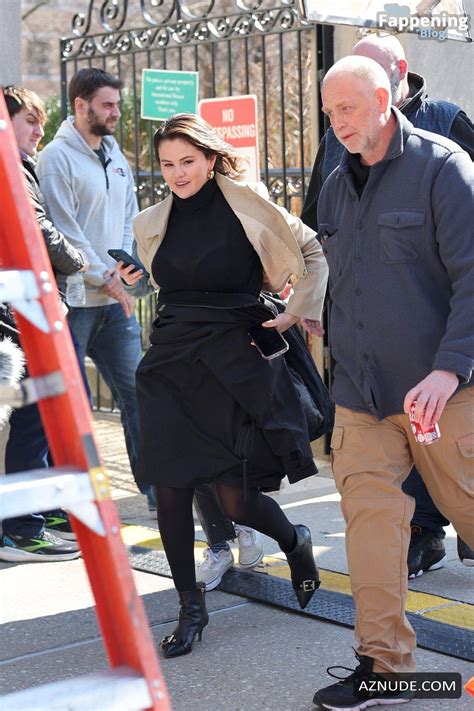 Selena Gomez Flaunts Her Sexy Figure On The Set Of Only Murders In The