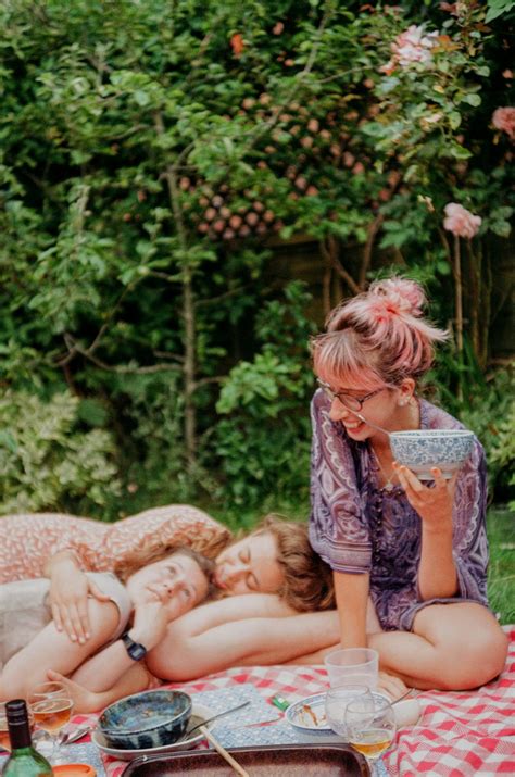 Girls Camera Club To Present Debut Exhibition At Strange Brew
