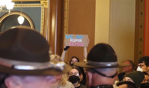 Iowa Lawmakers Plan To Block Medicaid Coverage For Gender Dysphoria