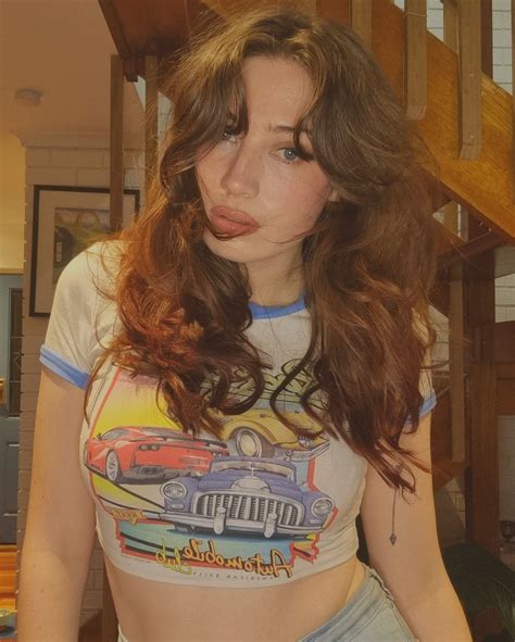 Josie Knightsinclair Scrolller