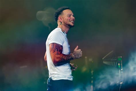 Heres Our First Look At Kane Brown In His ‘fire Country Role Wkky