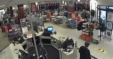 Flares Not Ieds Were Tossed Into Florida Mall Officials Say