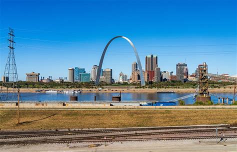 Skyline Of St Louis And Gateway Arch From East St Louis Editorial Stock Image Image Of Skyline