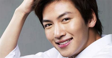 꽃미남 지창욱 여배우 울리는 꿀피부 공개