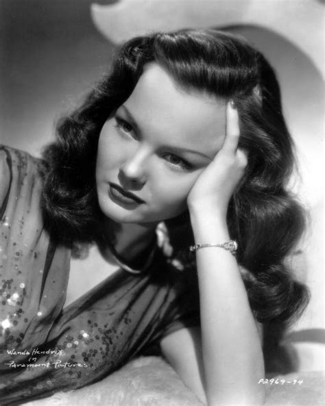 Picture Of Wanda Hendrix 1950s Middle Part Hair 1940s Middle Part
