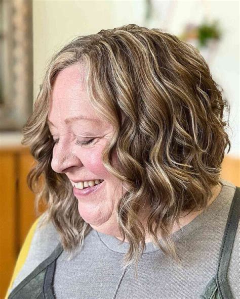 24 Slimming Hairstyles For Overweight Women Over 60