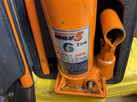 Lot 2pc Assorted Bottle Jacks