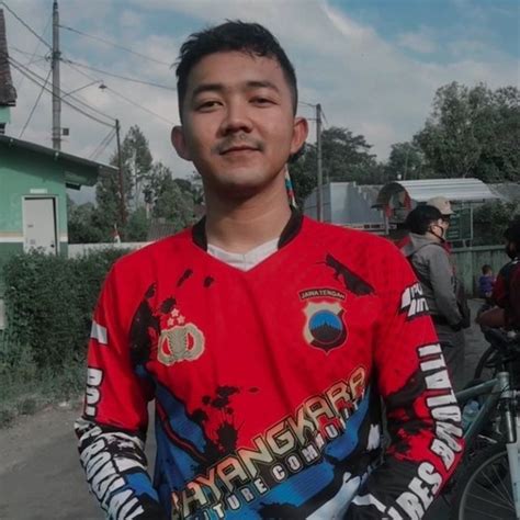 Ma Mong Irsmoel • Threads Say More