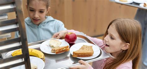 Харчування у школах буде безкоштовним що зміниться з 2025 року Володимир Зеленський