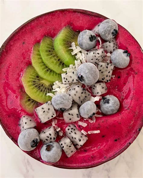 How To Make An Easy Vibrant Pitaya Smoothie Bowl Feedmi Recipes