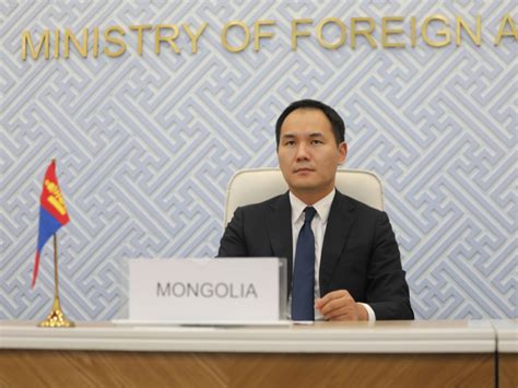 Б Мөнхжин Гадаад харилцааны дэд сайдаар ажиллах нь нэр төрийн хэрэг байв Isee Mn